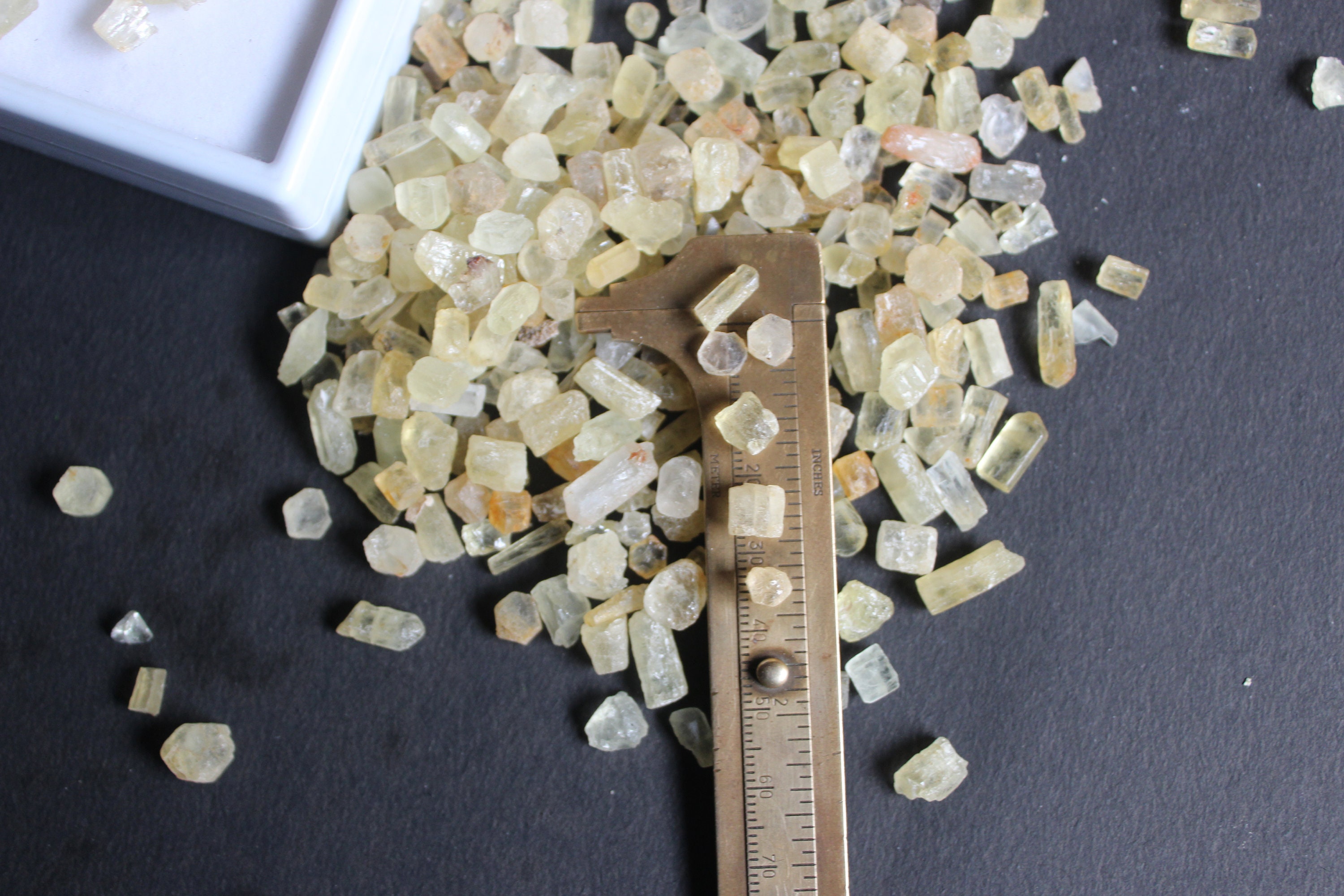 Natural Yellow Beryl Fresh Rough Raw Lot /natural Golden Beryl - Etsy
