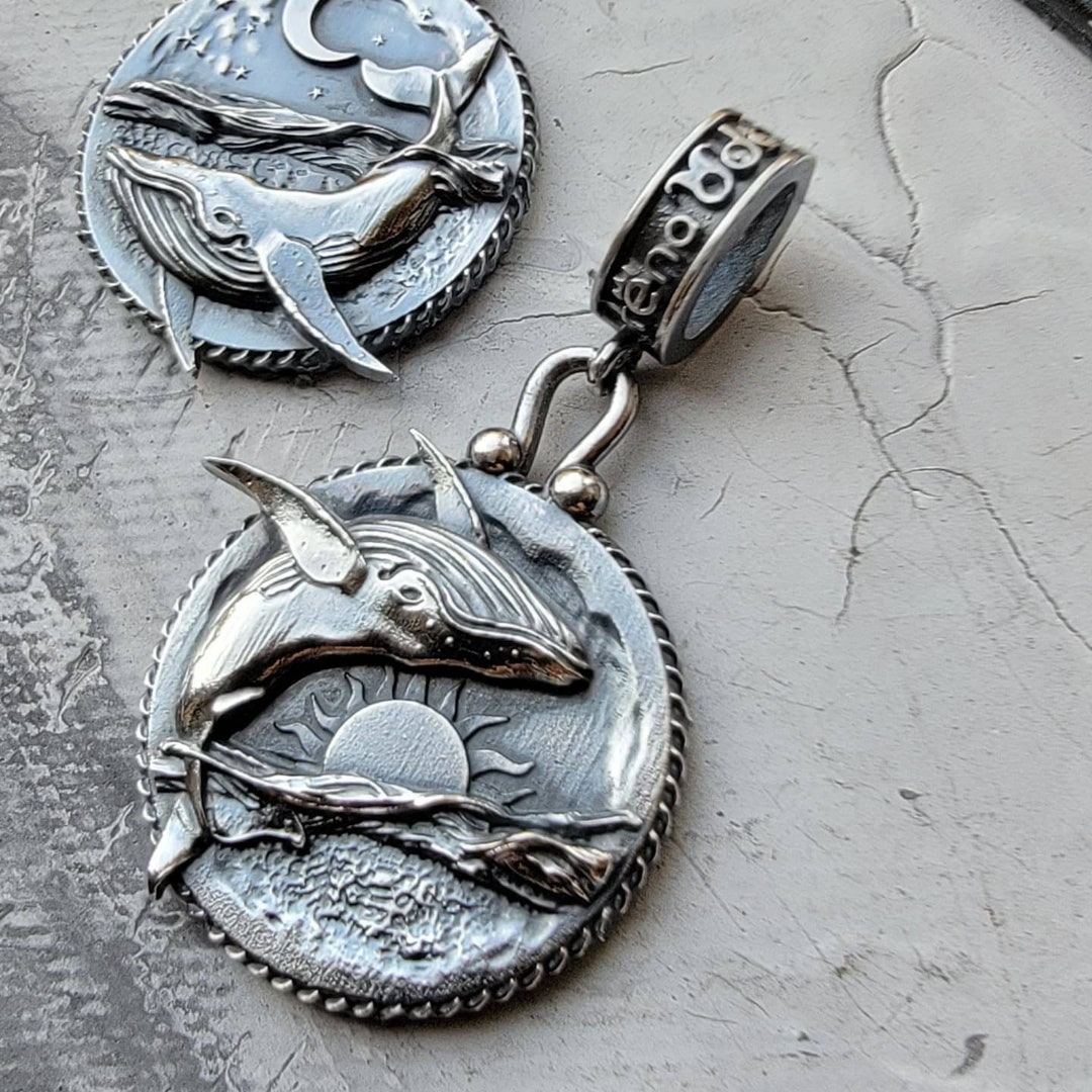 Bag Pare Pendants Whale Silver Pendant Necklace Extrovert and Introvert ...