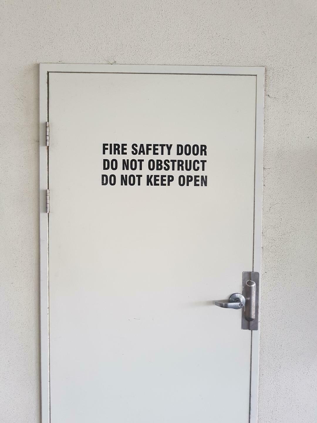 Fire Safety Door - Do Not Keep Open, Do Not Obstruct - Vinyl Lettering ...