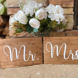 Mr and Mrs Sign Wedding/ Mr and Mrs Table Sign / Mr and Mrs | Etsy