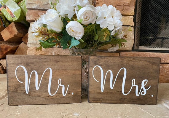 Mr and Mrs Sign Wedding/ Mr and Mrs Table Sign / Mr and Mrs | Etsy
