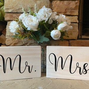 Mr and Mrs Sign Wedding/ Mr and Mrs Table Sign / Mr and Mrs - Etsy
