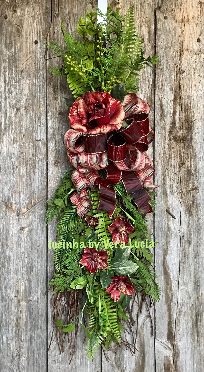 Red Rose Christmas Swag - Etsy Canada