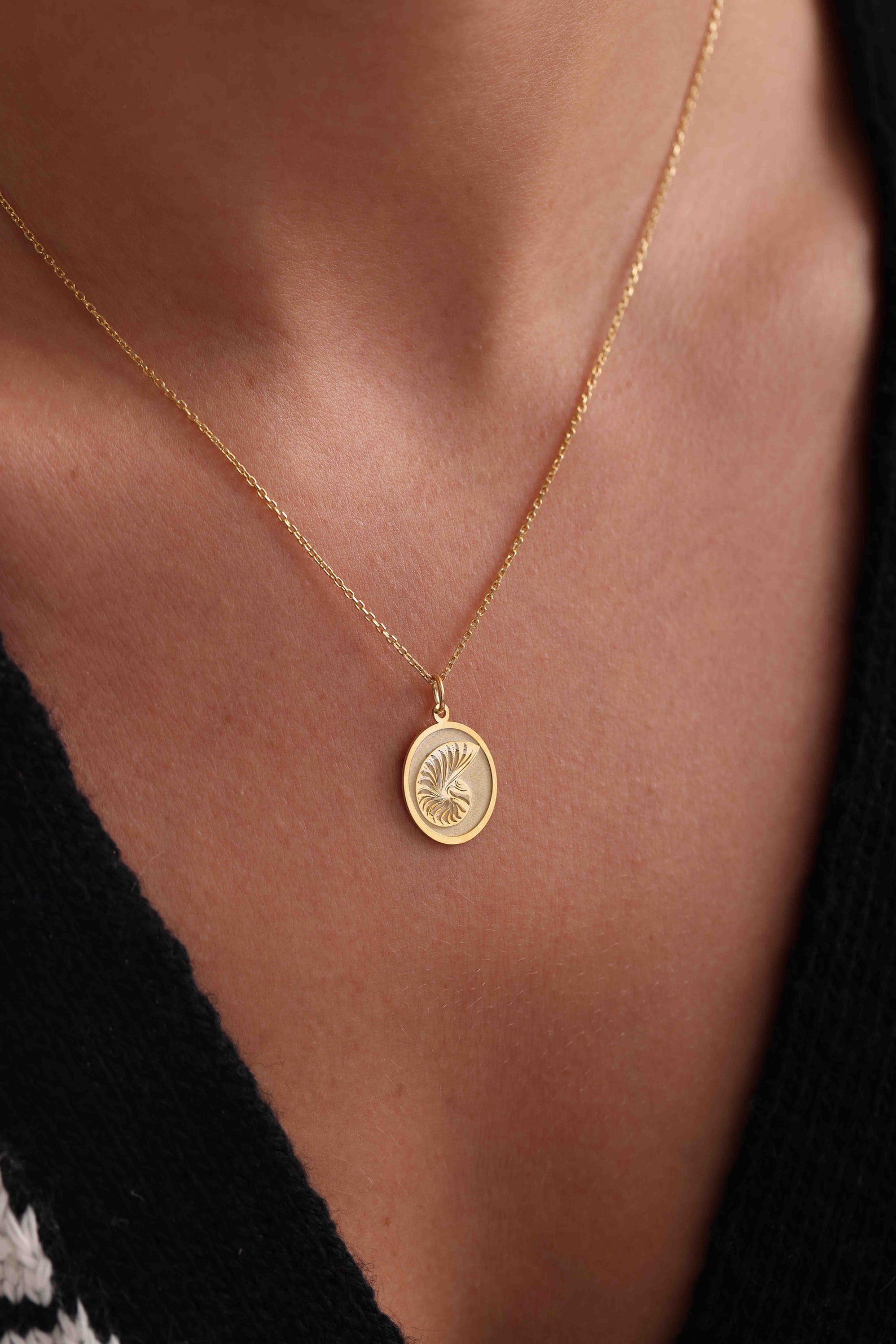 14k Gold Seashell Necklace , Personalized Seashell Pendant, Shell Charm ...