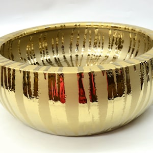 Luxury Gold Water Stream Waterfall Effect Shiny Round Bathroom ...