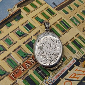 Sweet Little Locket. Sterling Silver. Engraved Design - Etsy