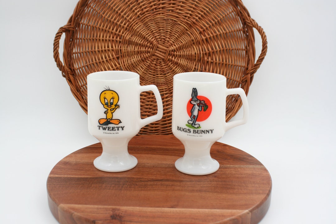 1975 Tweety Bird and Bugs Bunny Novelty Pedestal Mugs/milk Glass Cups ...
