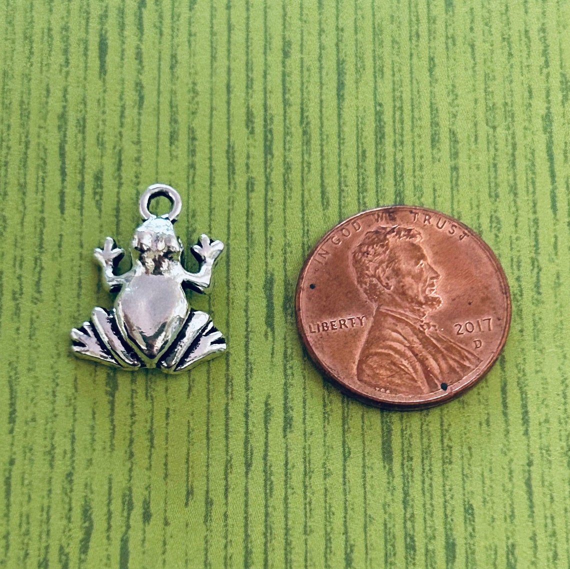 Frog Charms (6 or 12 Charms) Toad Charms, Reptiles Charms - Etsy