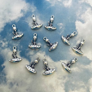 UFO Charm, Alien Charm, 6 or 12 Charms - Etsy