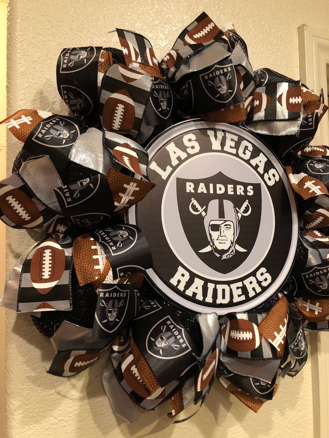 LAS VEGAS RAIDERS Football Wreath Black Deco Mesh 24 X - Etsy