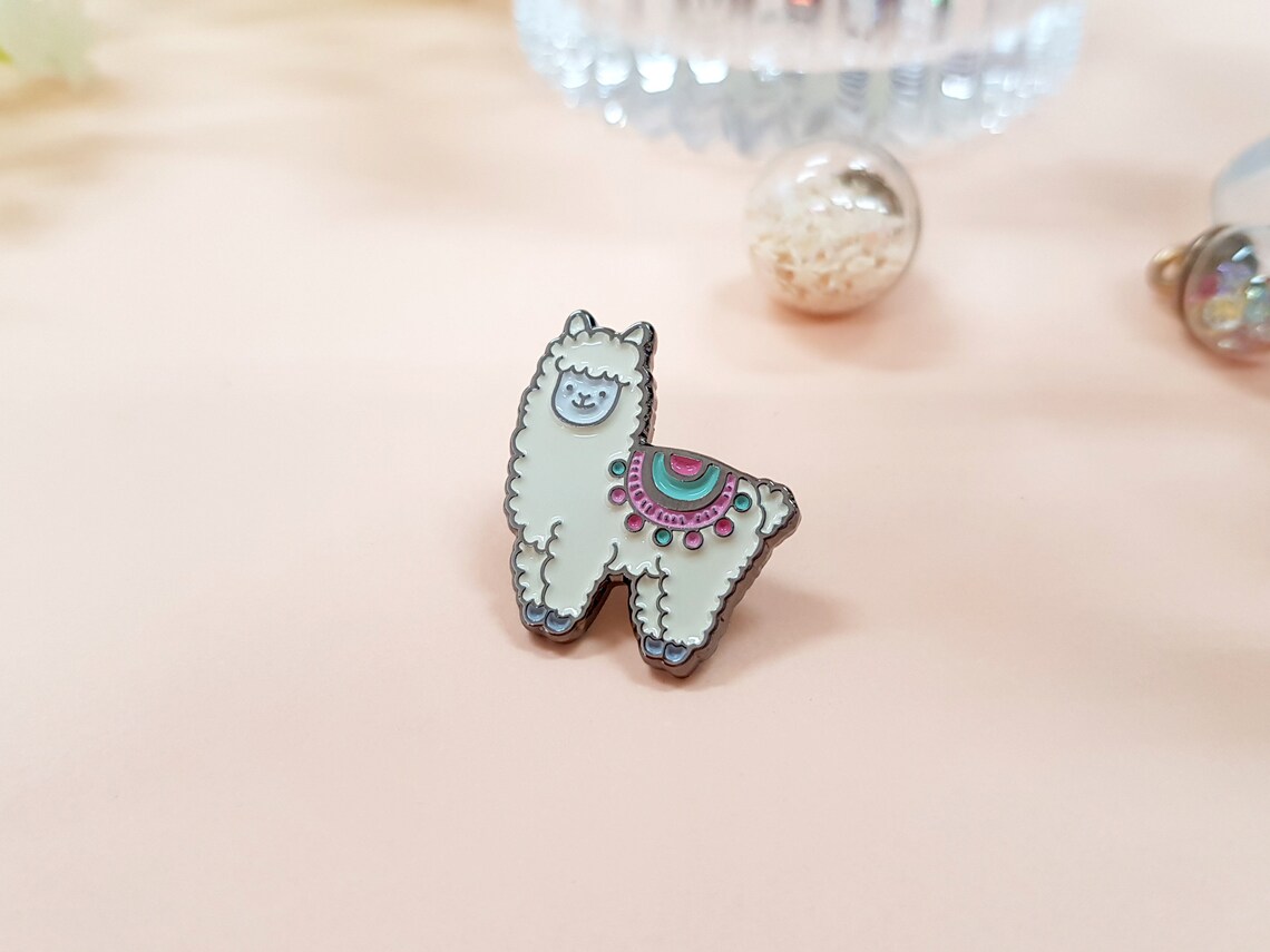 Alpaca Pin-badge cream - Etsy