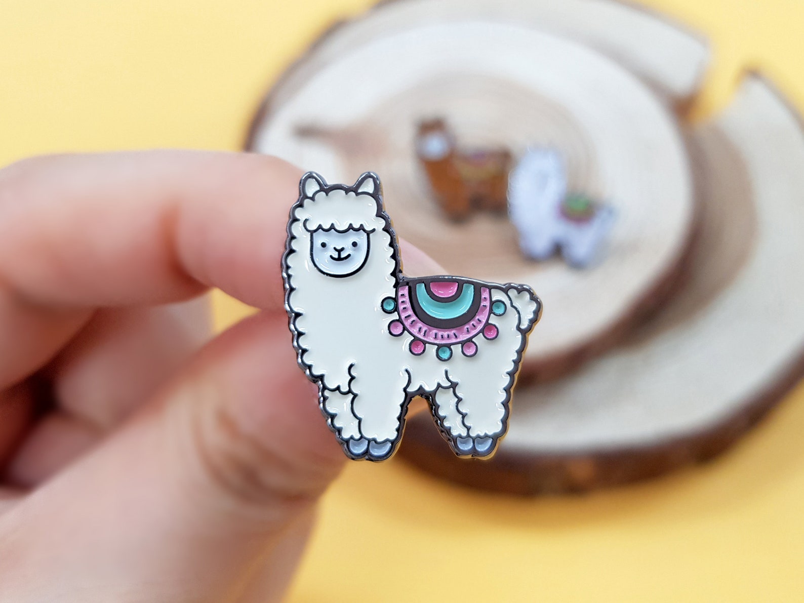 Alpaca Pin-badge cream - Etsy