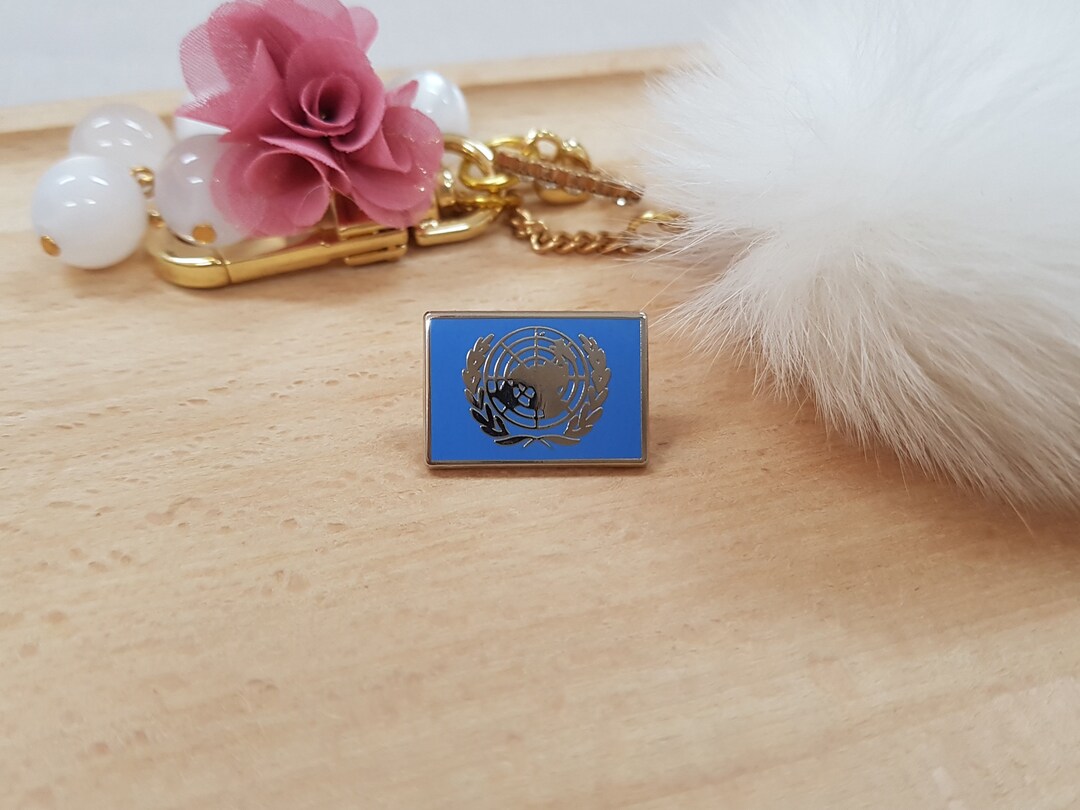 UN Flag Pin Badge - Etsy
