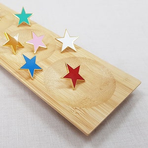 Color Star Pin-badge red - Etsy