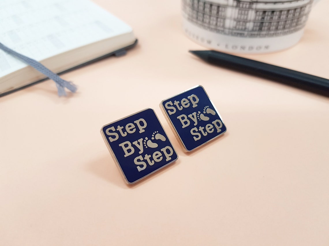 Step by Step Pin-badge - Etsy Sweden