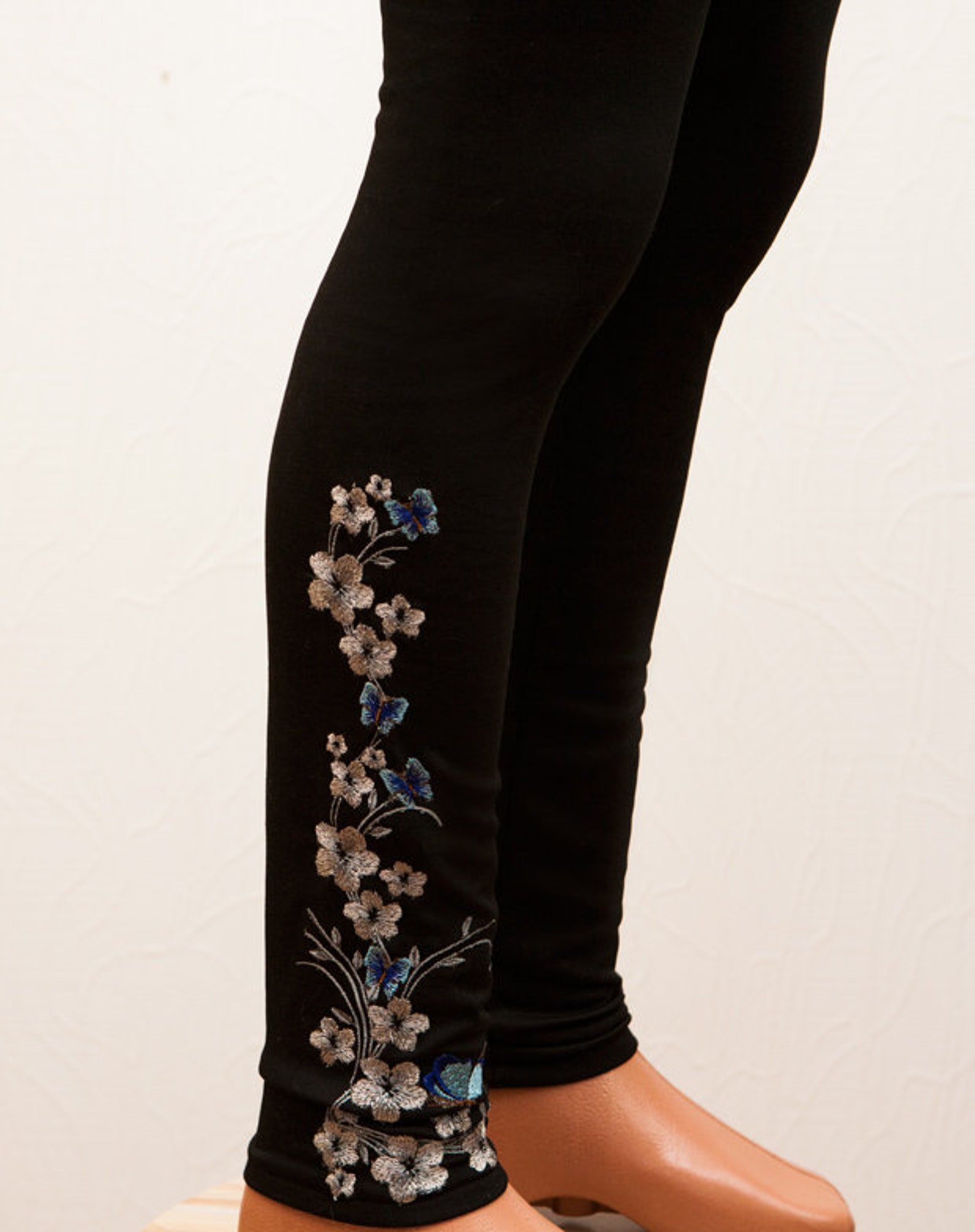 Machine Embroidery Digital Designs. Border Embroidery Pattern. Flowers ...