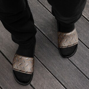 Men’s Slides With Diamond Steel Plate Design, Steel Plate Print Sandals ...