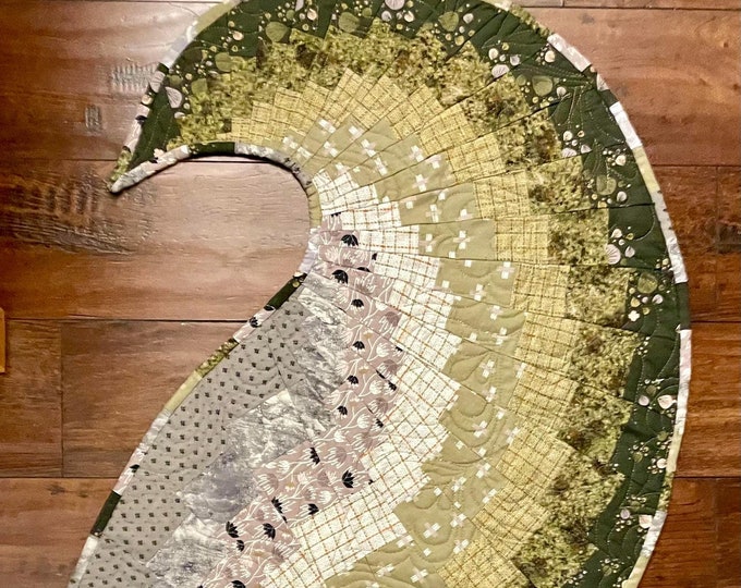 Quilted Green Moss Spicy Spiral Table Topper - Etsy