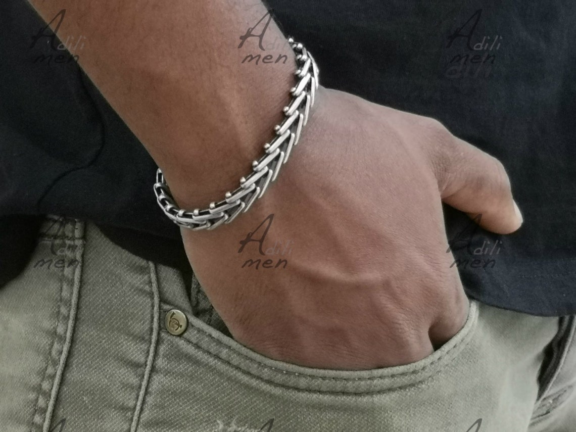 Silver V Link Chain Bracelet - Etsy Canada