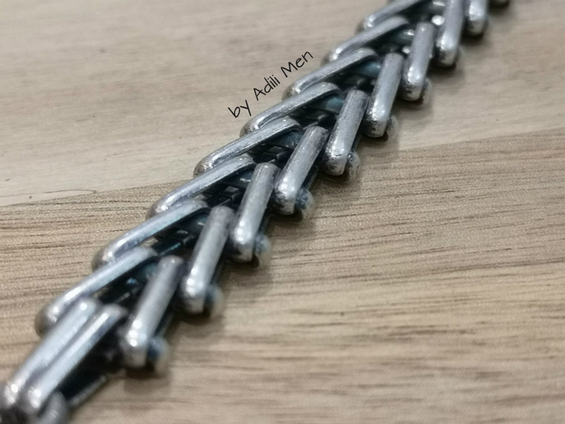 Silver V Link Chain Bracelet - Etsy Canada