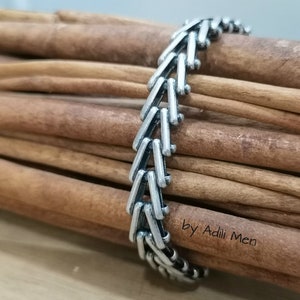 Silver V Link Chain Bracelet - Etsy Canada