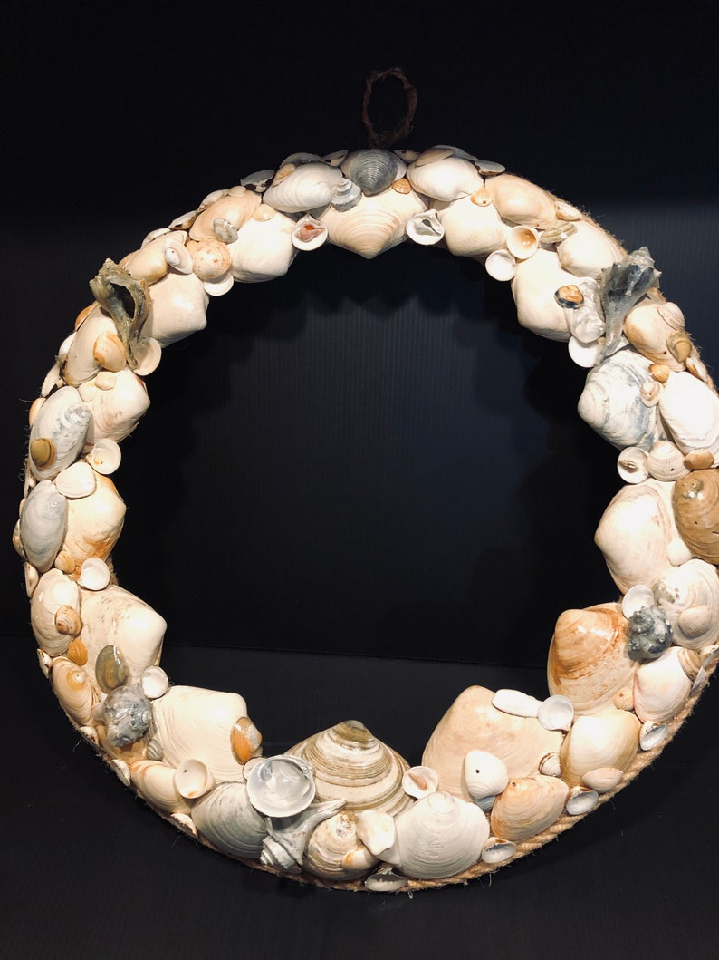 Clam & Welk Shell 19 Inch Wreath - Etsy
