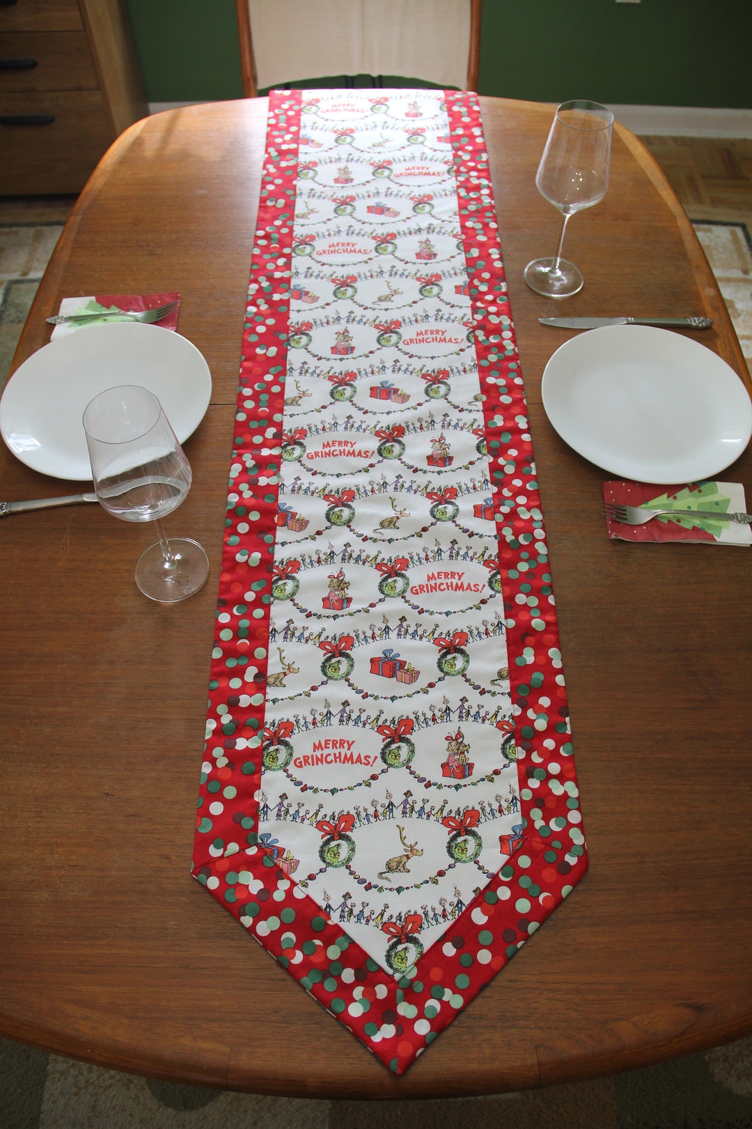 Grinch Table Runner With Dotted Border - Etsy