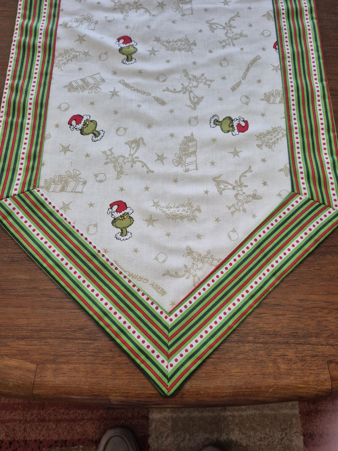 Grinch Face Table Runner - Etsy