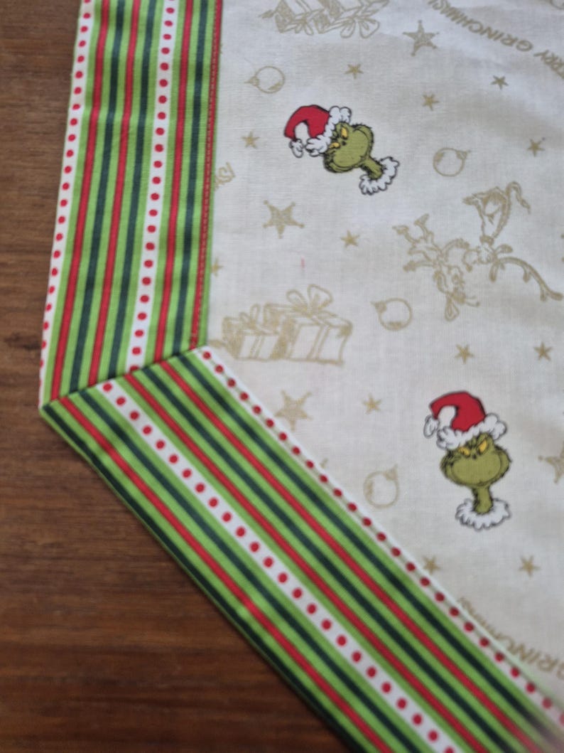 Grinch Face Table Runner - Etsy