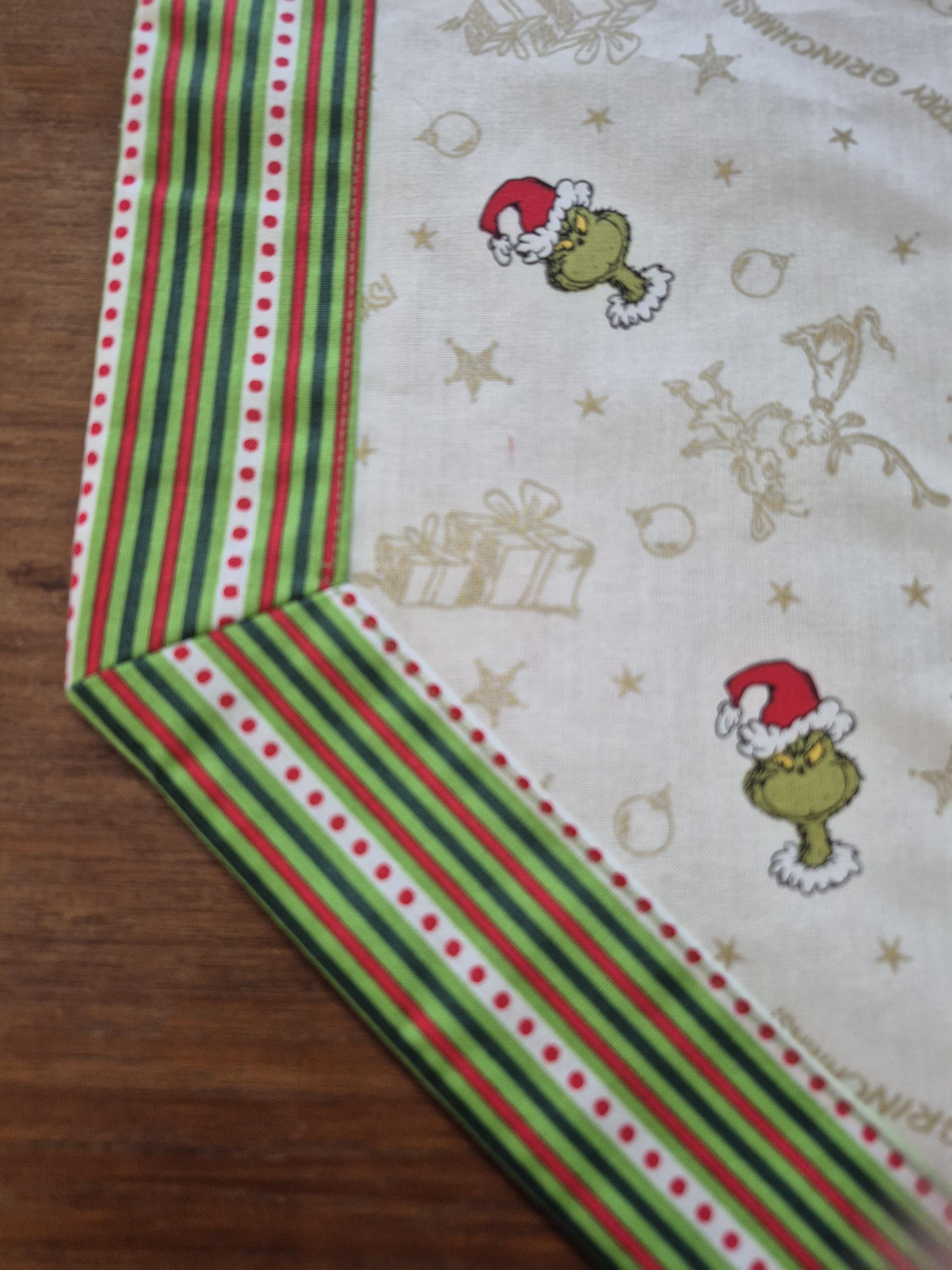 Grinch Face Table Runner - Etsy