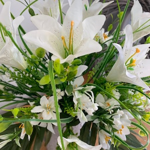 Artificial Silk Lily Bouquet With Assorted Greenery Home Garden Wedding ...