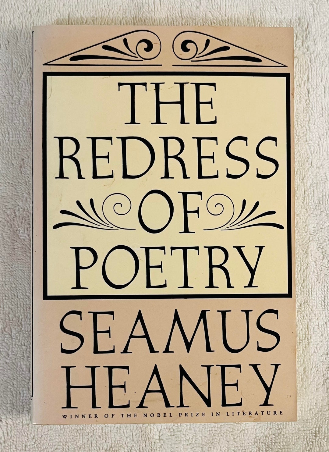 SEAMUS HEANEY - the Redress of Poetry - 1996 Soft Cover - Noonday Press ...