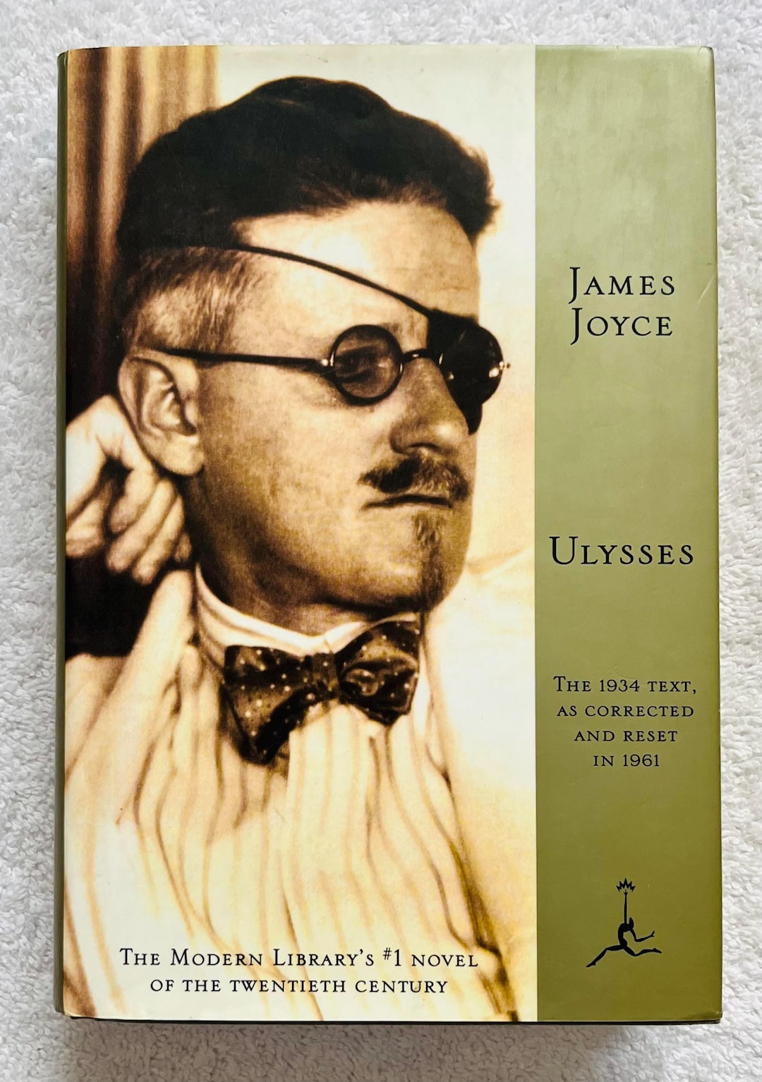 JAMES JOYCE - Ulysses - Corrected Text - 1992 Modern Library Hardcover ...