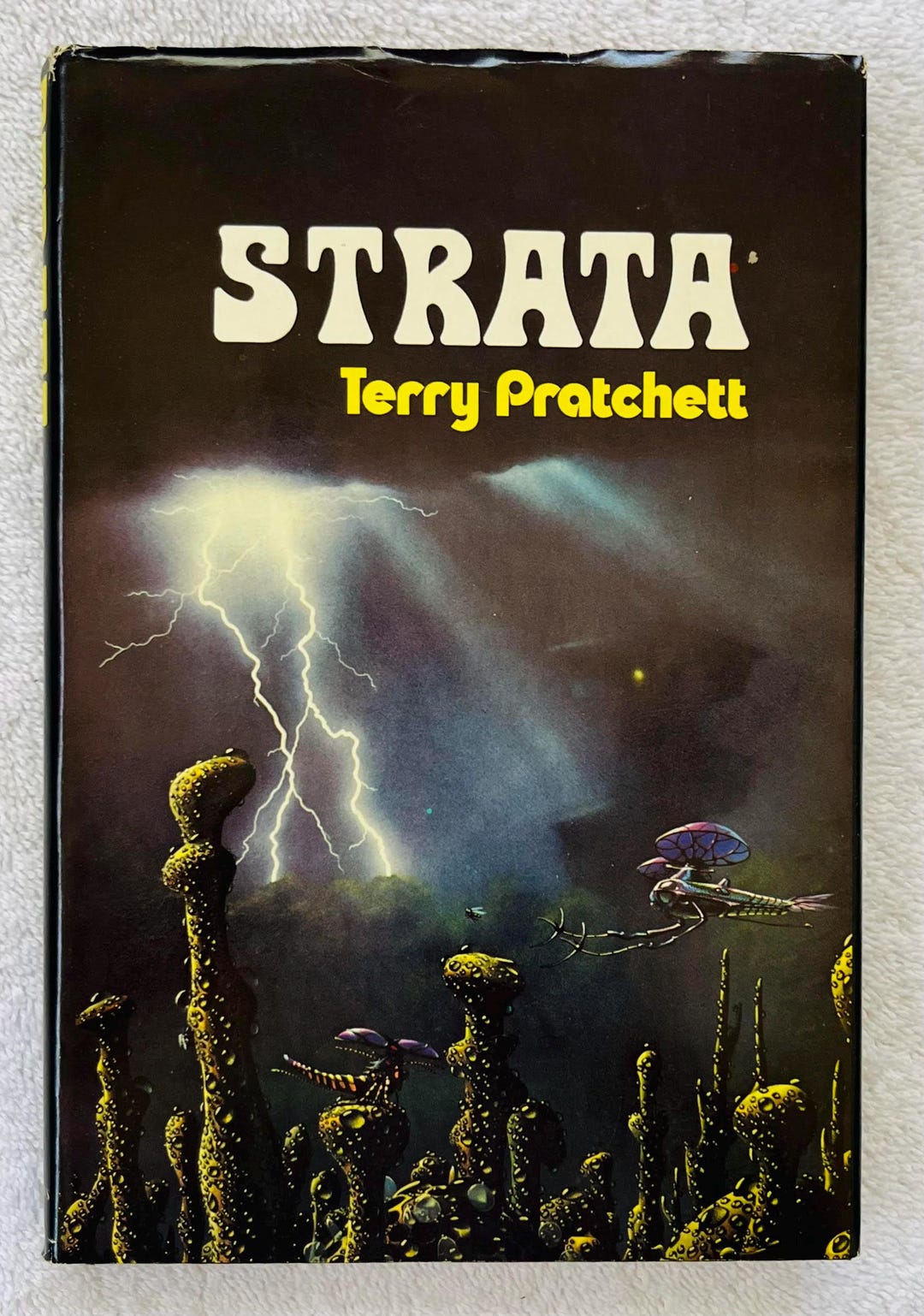 TERRY PRATCHETT - Strata - 1981 Hardcover Edition in Jacket - Etsy