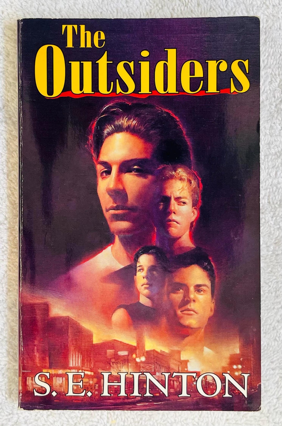 S. E. HINTON - the Outsiders - 1997 Puffin / Penguin Paperback - Etsy