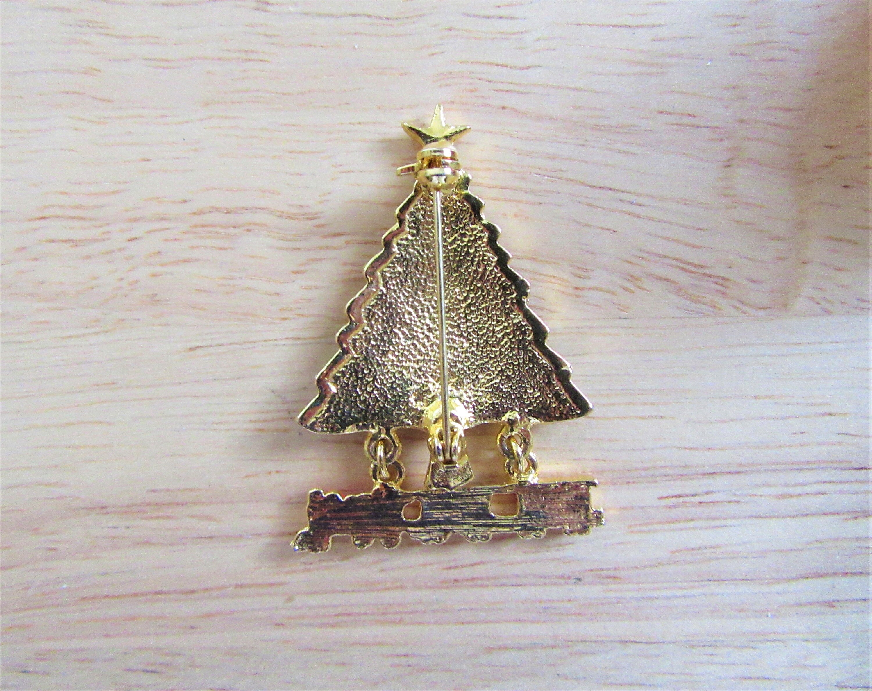 VINTAGE CHRISTMAS BROOCH / Christmas Tree Pin / Train / Enamel - Etsy