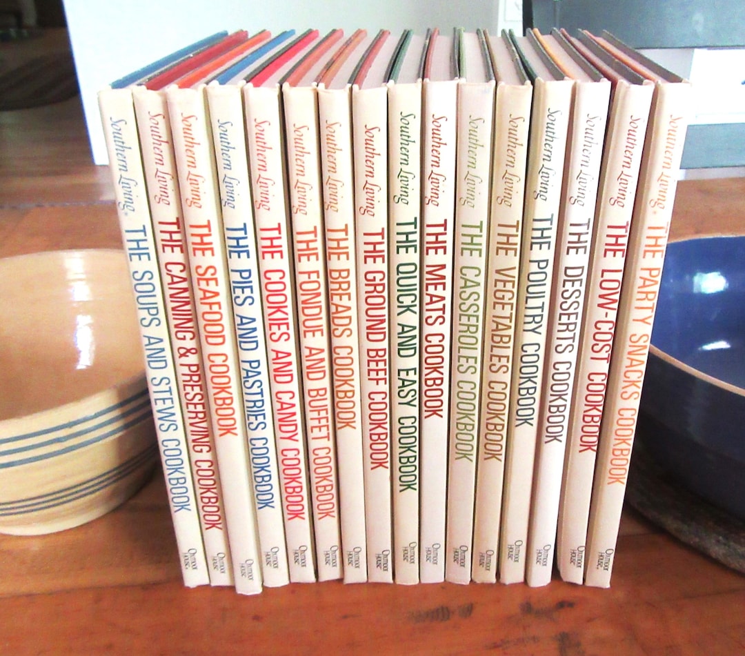 SOUTHERN LIVING COOKBOOKS Published by Oxmoor House Vintage 1970's, 16 ...