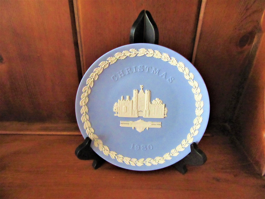 1980 Wedgwood Jasperware Christmas Plate: St James's Palace, Blue ...