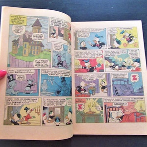 1972 Vintage Walt DISNEY Donald Duck - Secret of the Gothic Mansion ...