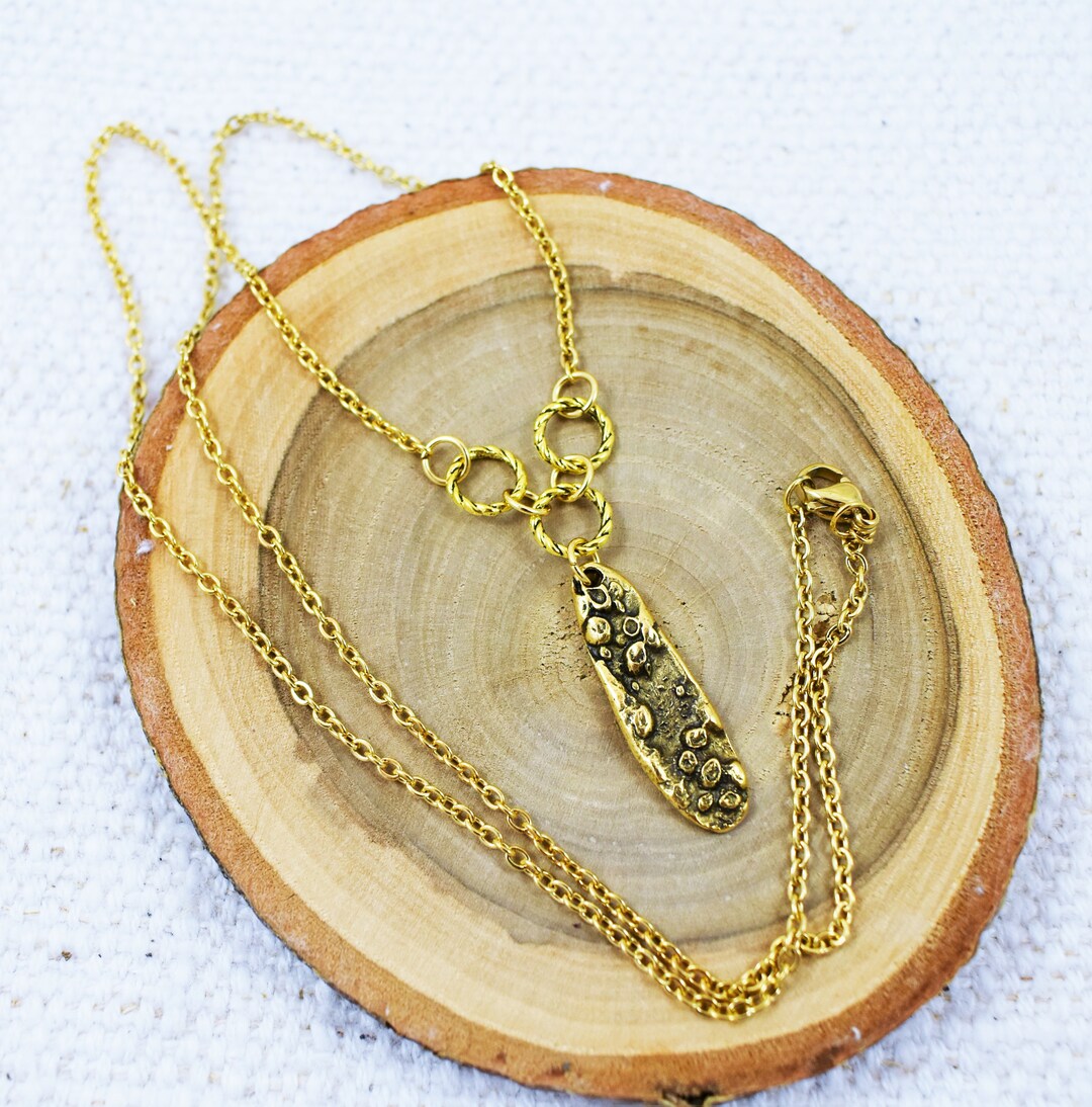 Necklace Antique Gold Realistic Muscle Shell Pendant - Etsy