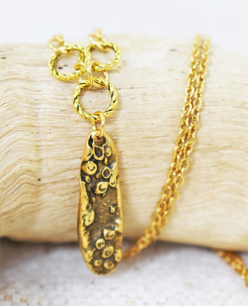Necklace Antique Gold Realistic Muscle Shell Pendant - Etsy