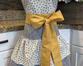 Queen Bee Apron - Etsy