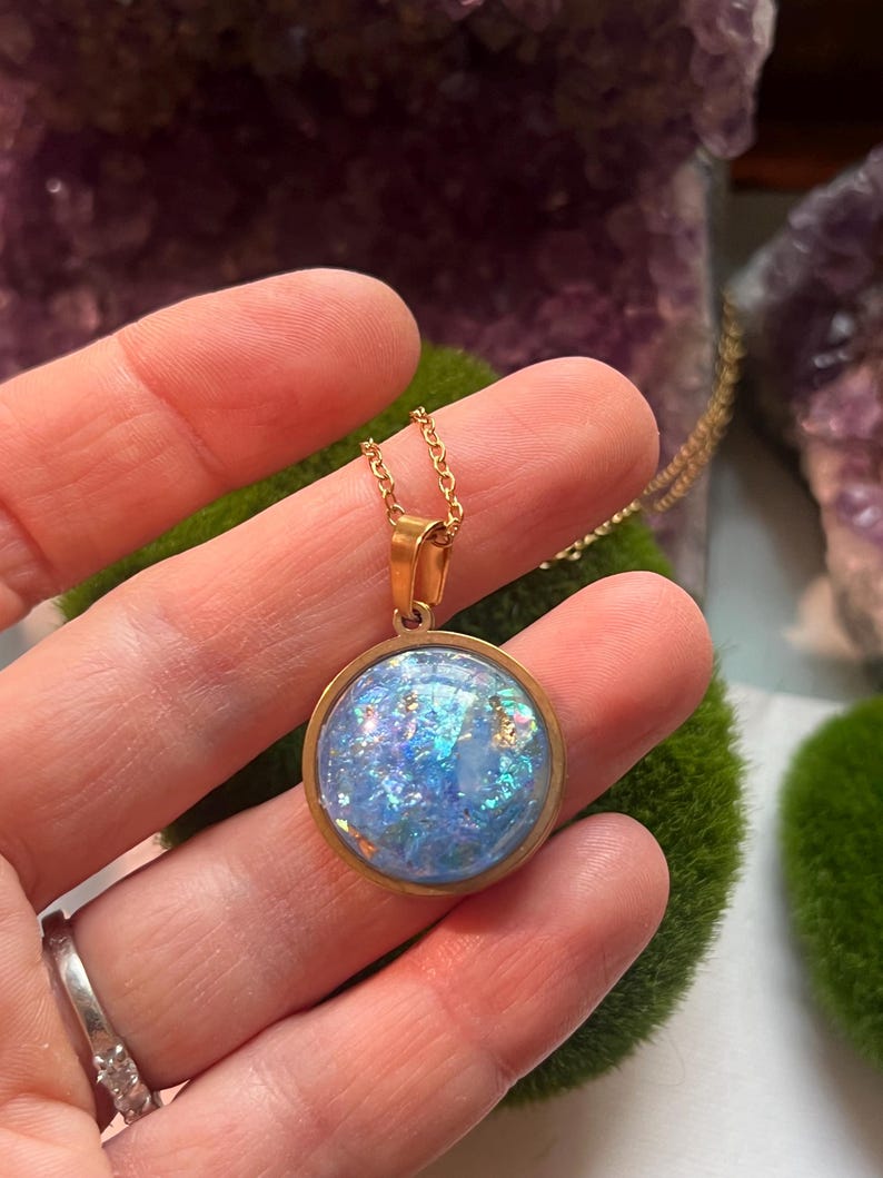 Blue Quartzite - Icy Sparkle Iridescent Light Blue Crystal Stone Resin ...