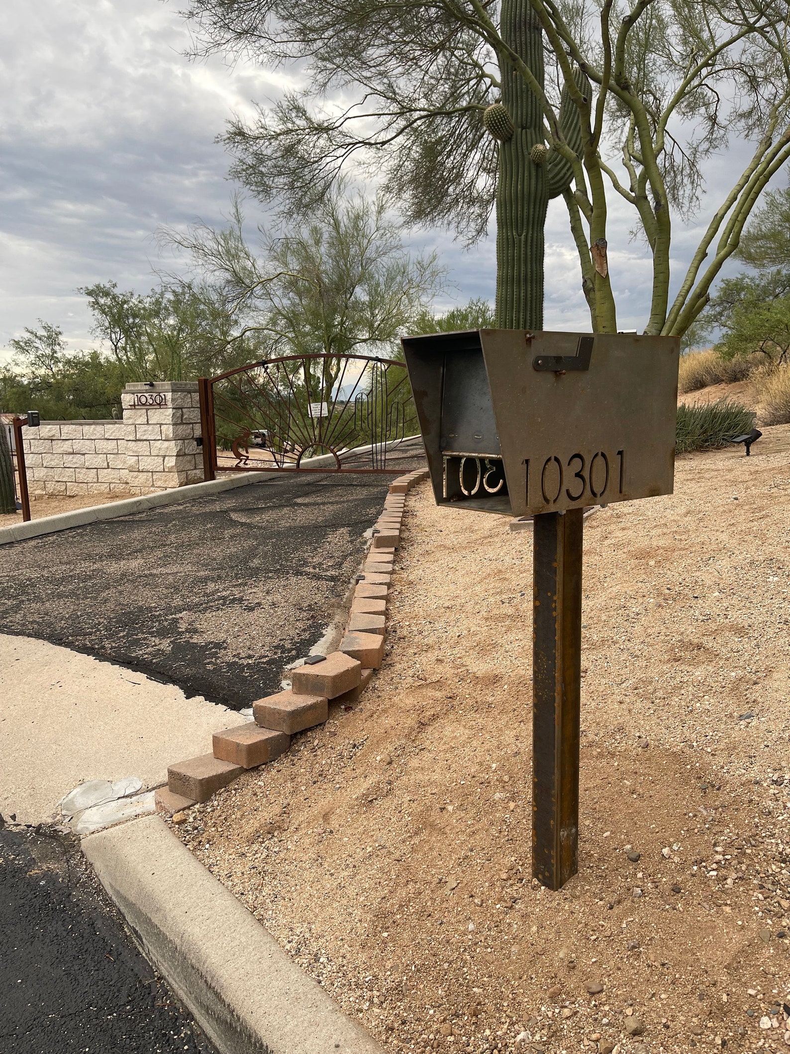 Modern Steel Mailbox | With House Numbers - Etsy
