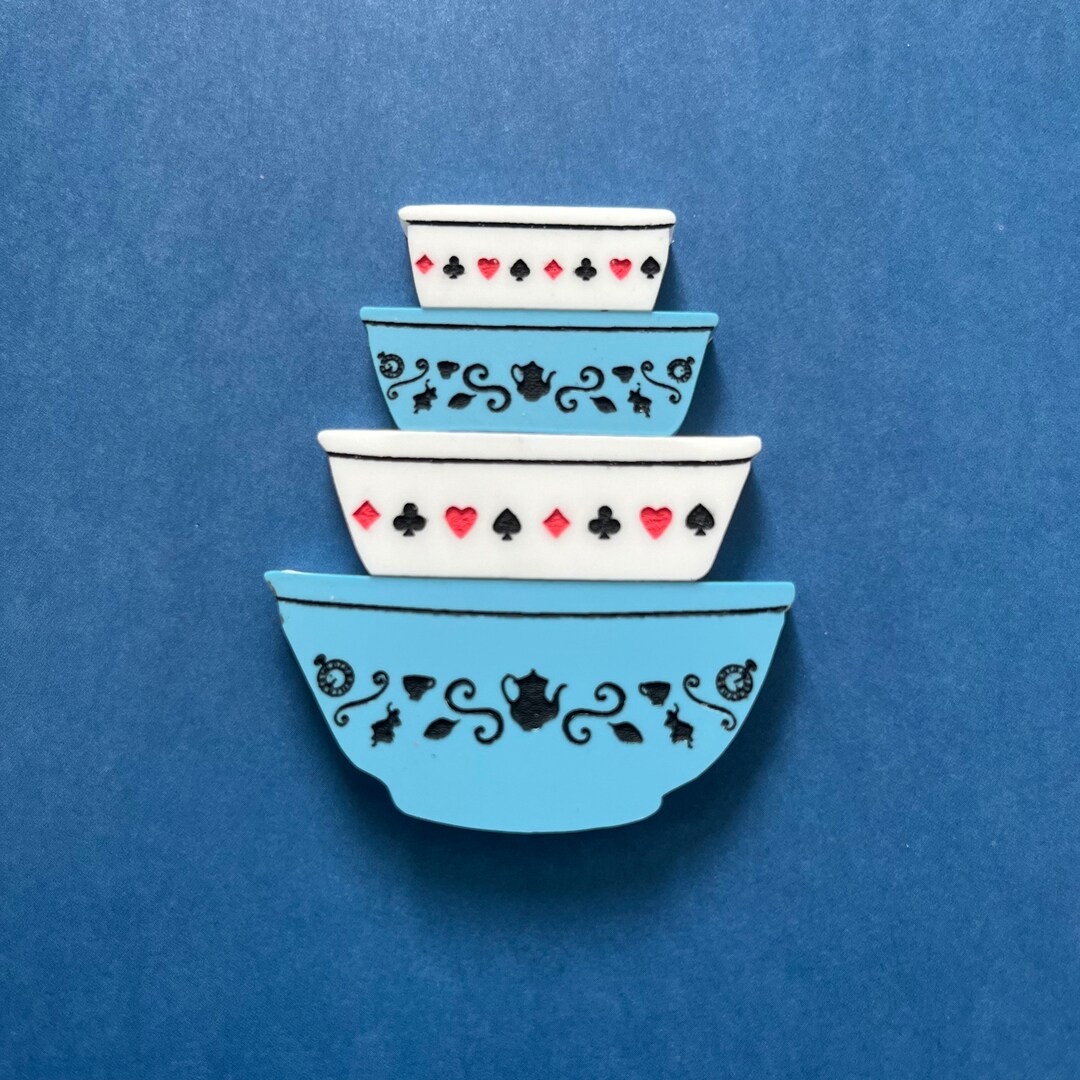 Alice Card Suit Pyrex Brooch pre-order - Etsy