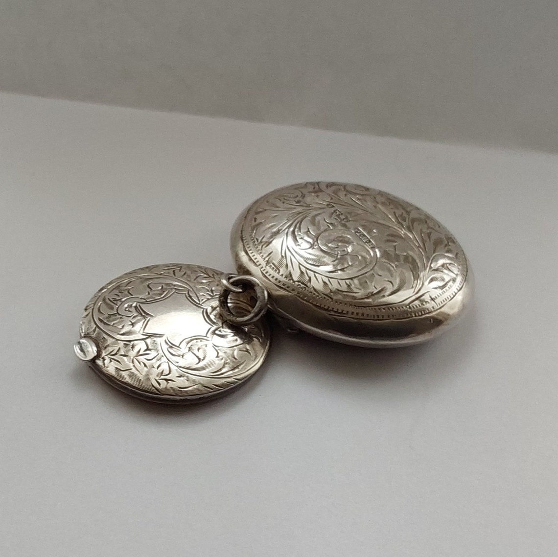 1918 Sterling Silver Compact With Mirror, by Henry Williamson Ltd - Etsy