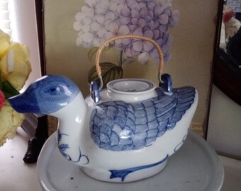 Vintage Ceramic Hand Painted CERAMIC DUCK TEAPOT blue & White W ...