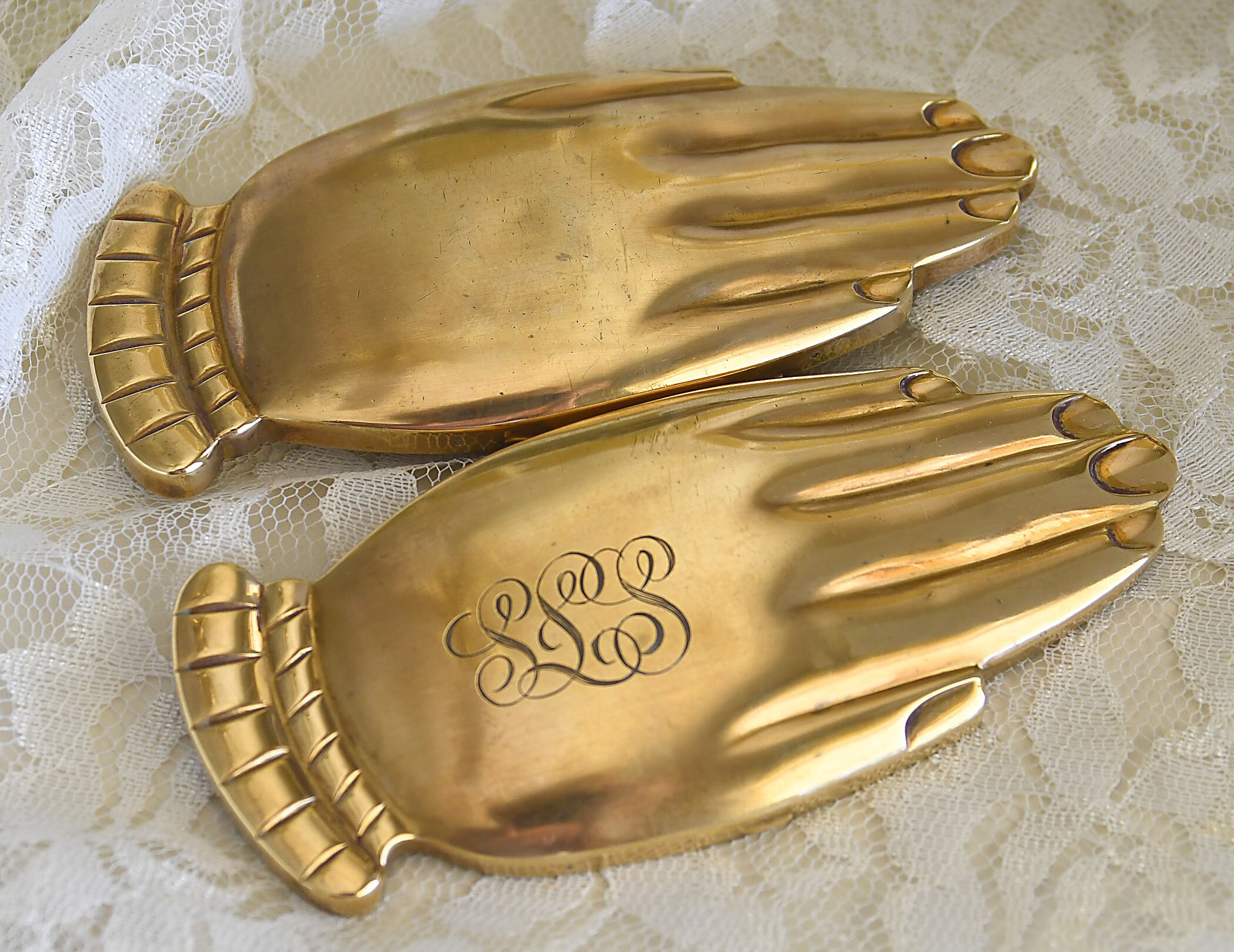Rare Volupte GOLDEN GESTURE HAND Compact, Very Collectible Vintage 1940 ...