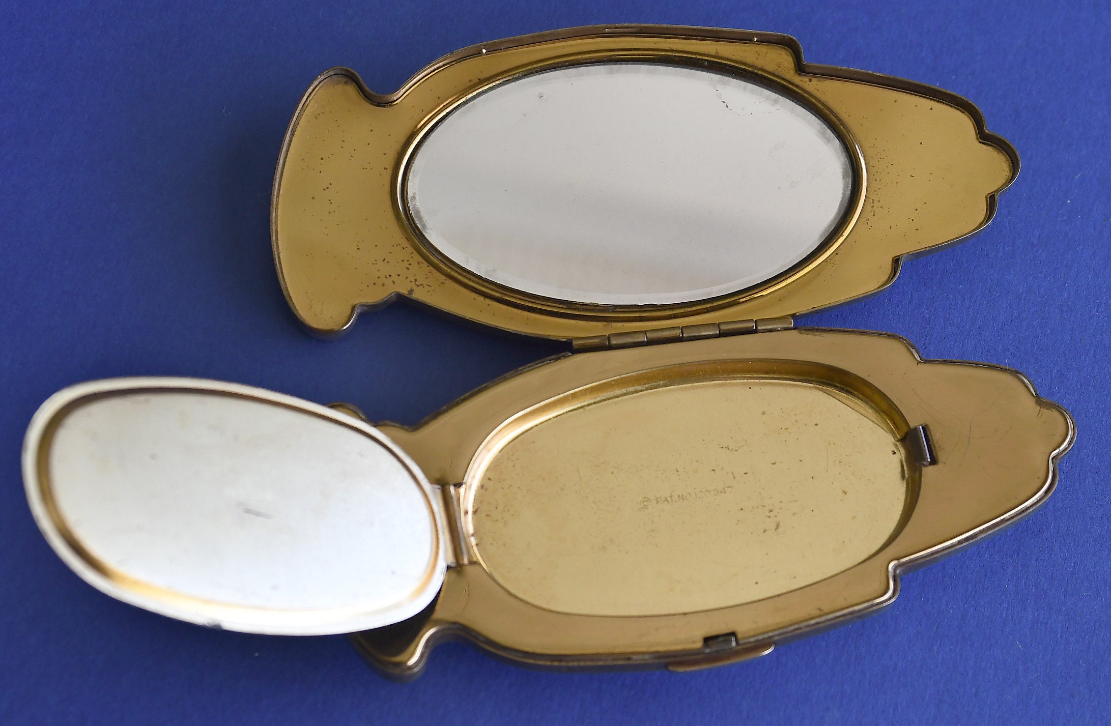 Rare Volupte GOLDEN GESTURE HAND Compact, Very Collectible Vintage 1940 ...