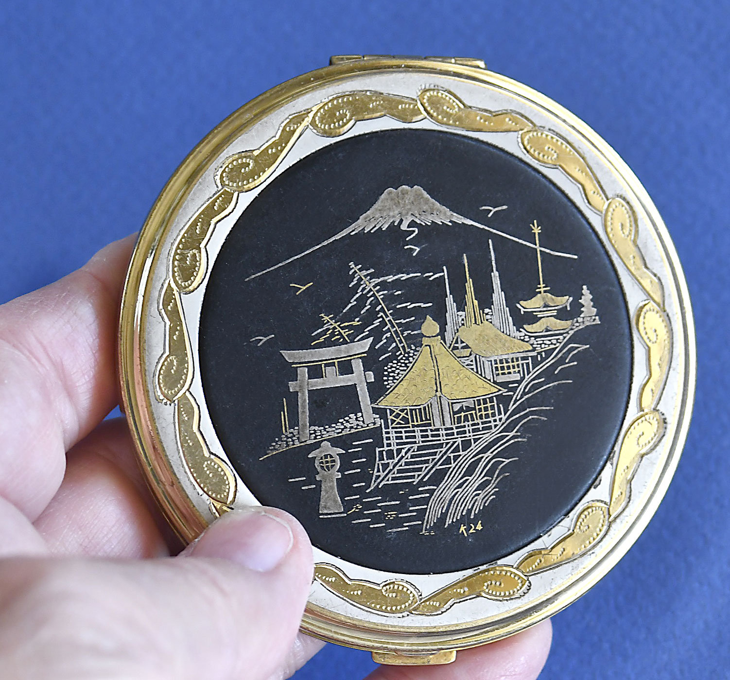 Large DAMASCENE Powder Compact, Japanese Motive, Mt. Fuji on Compact ...